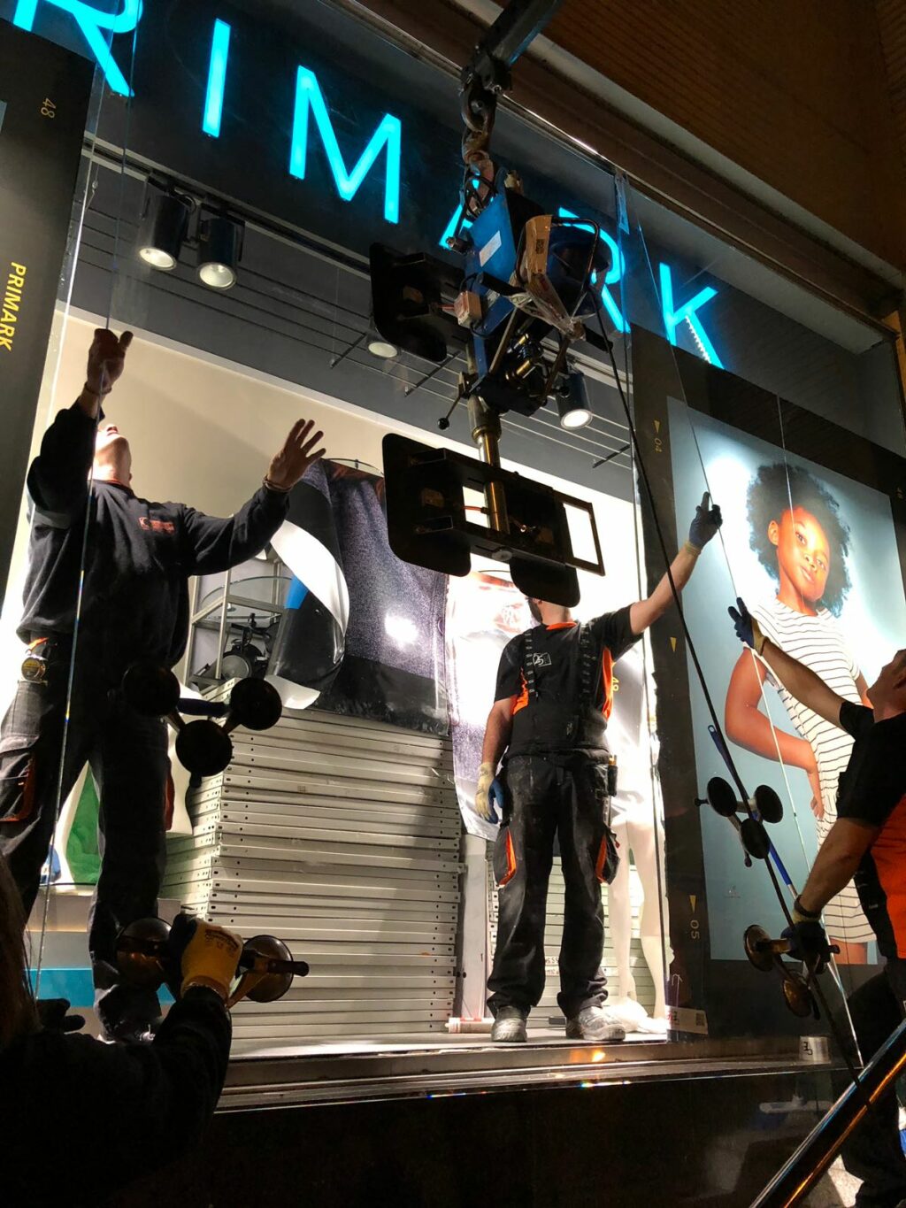 Sustitución lunas de escaparate en Cristal Express