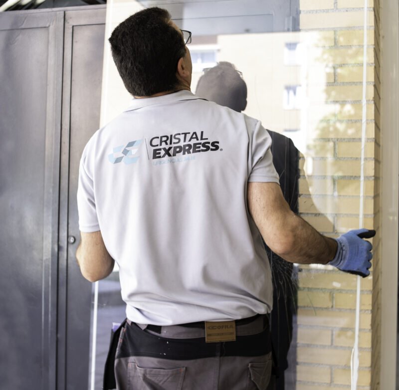 Comunidad de Vecinos: Mejora tu convivencia con Cristal Express